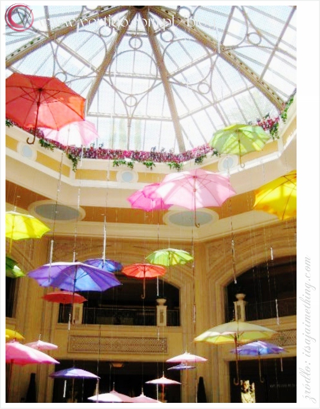 Dekoracje z kolorowych parasolek | Vertigo.com.pl