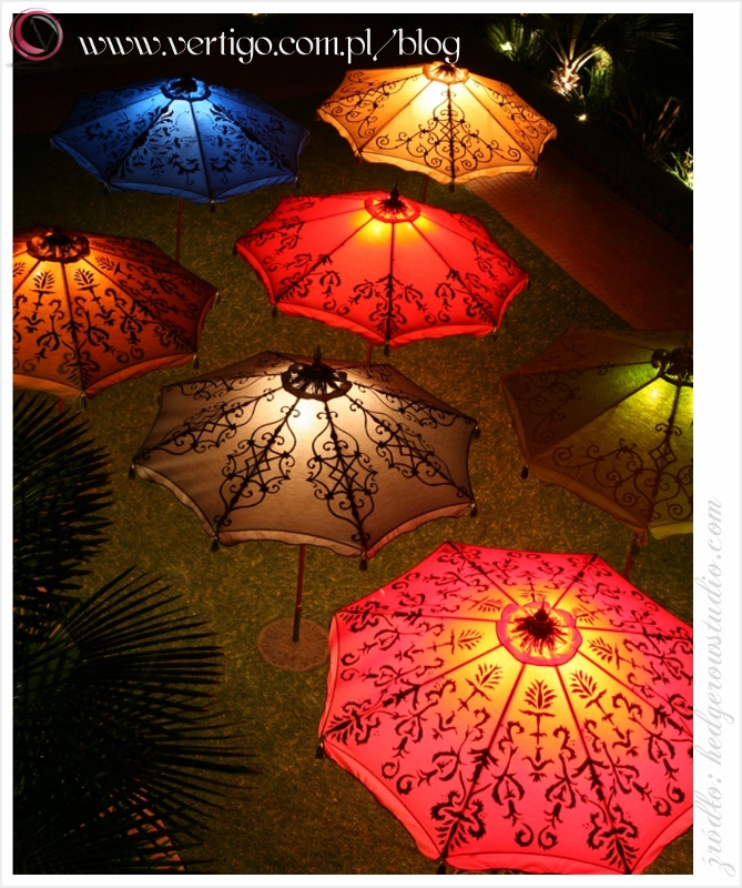 Dekoracje z kolorowych parasolek | Vertigo.com.pl