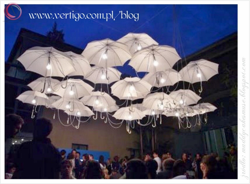 Dekoracje z kolorowych parasolek | Vertigo.com.pl